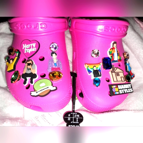 CROCS | Shoes | Crocs Size J4 Including 8 Harry Styles Croc Charm ...